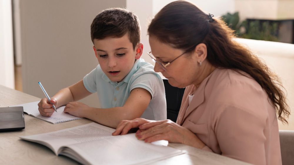 Helping Kids Manage Homework Without Stress – A Parent’s Guide